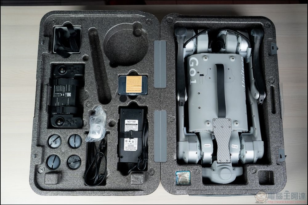 Unitree - Go 1 Pro 機器狗開箱動手玩：很貴很好玩的高科技機械仿生狗 - 電腦王阿達